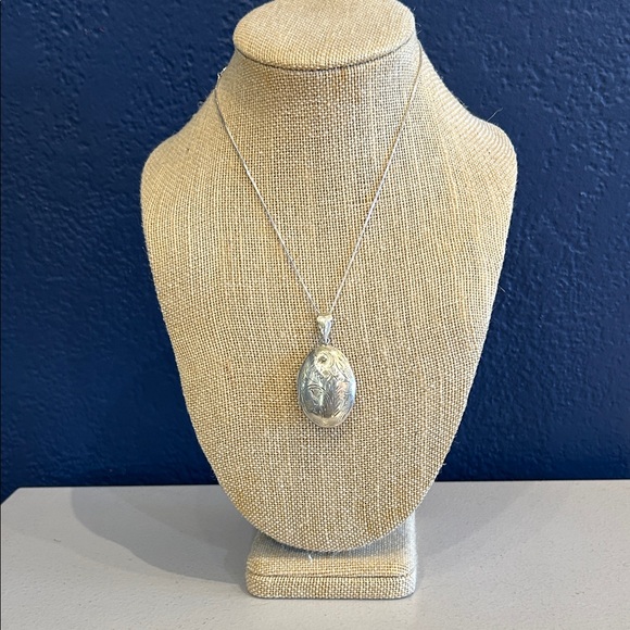 925 Sterling Silver | Jewelry | Vintage Sterling Silver Locket With 6 ...